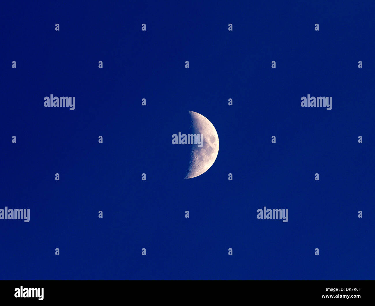 Half moon -Fotos und -Bildmaterial in hoher Auflösung – Alamy