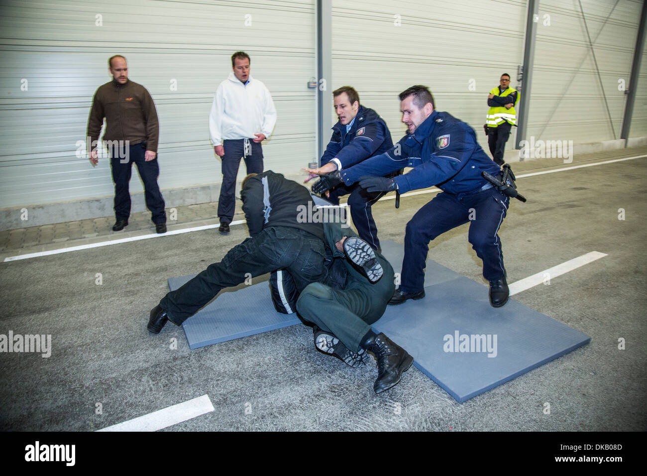 Riot Police Training Exercise Stockfotos und -bilder Kaufen - Alamy