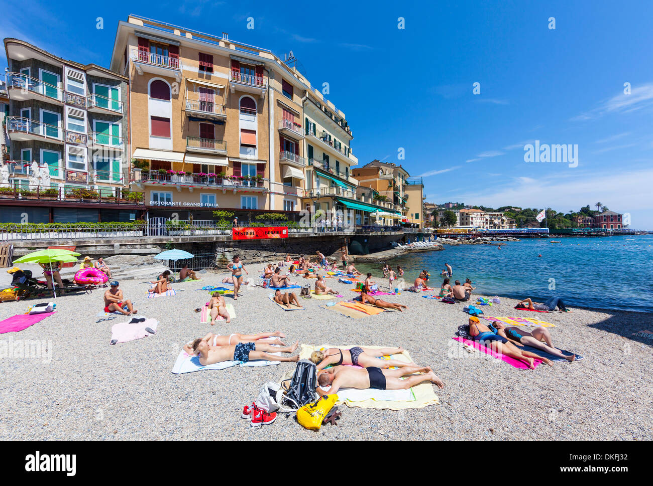Rapallo beach -Fotos und -Bildmaterial in hoher Auflösung – Alamy