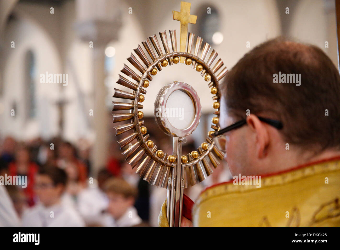 An der spitze der prozession -Fotos und -Bildmaterial in hoher ...