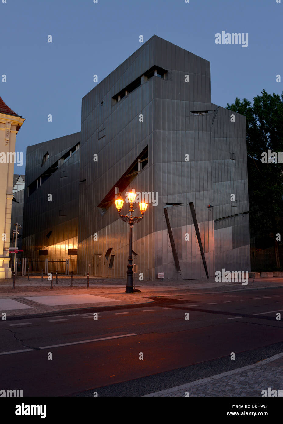 Berlin Deutschland jüdisches Museum Lindenstraße cross Mountain Berlin ...