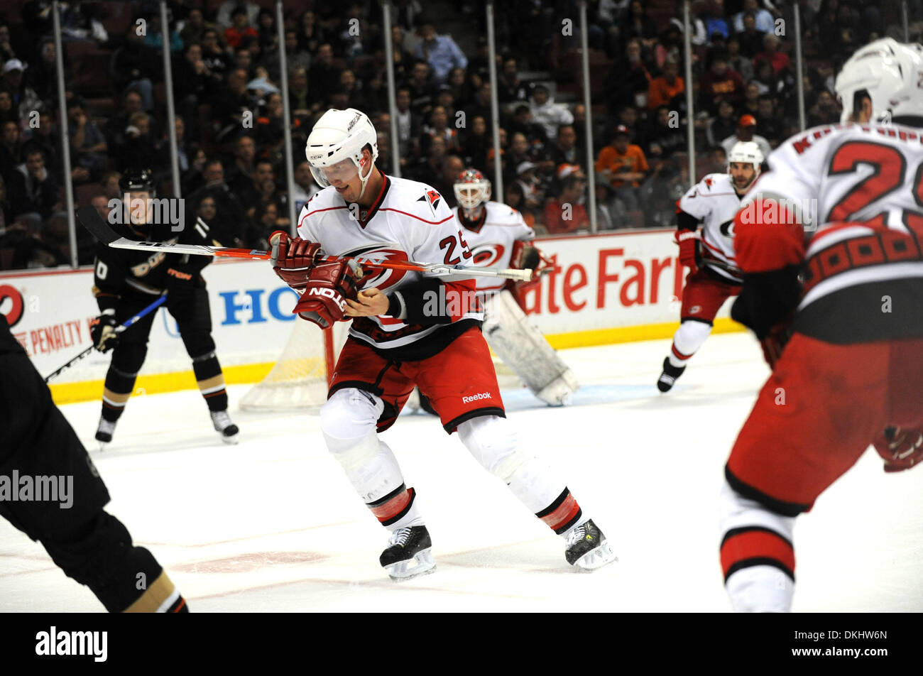 25. November 2009 schlagen - Anaheim, Kalifornien, USA - NHL HOCKEY ...