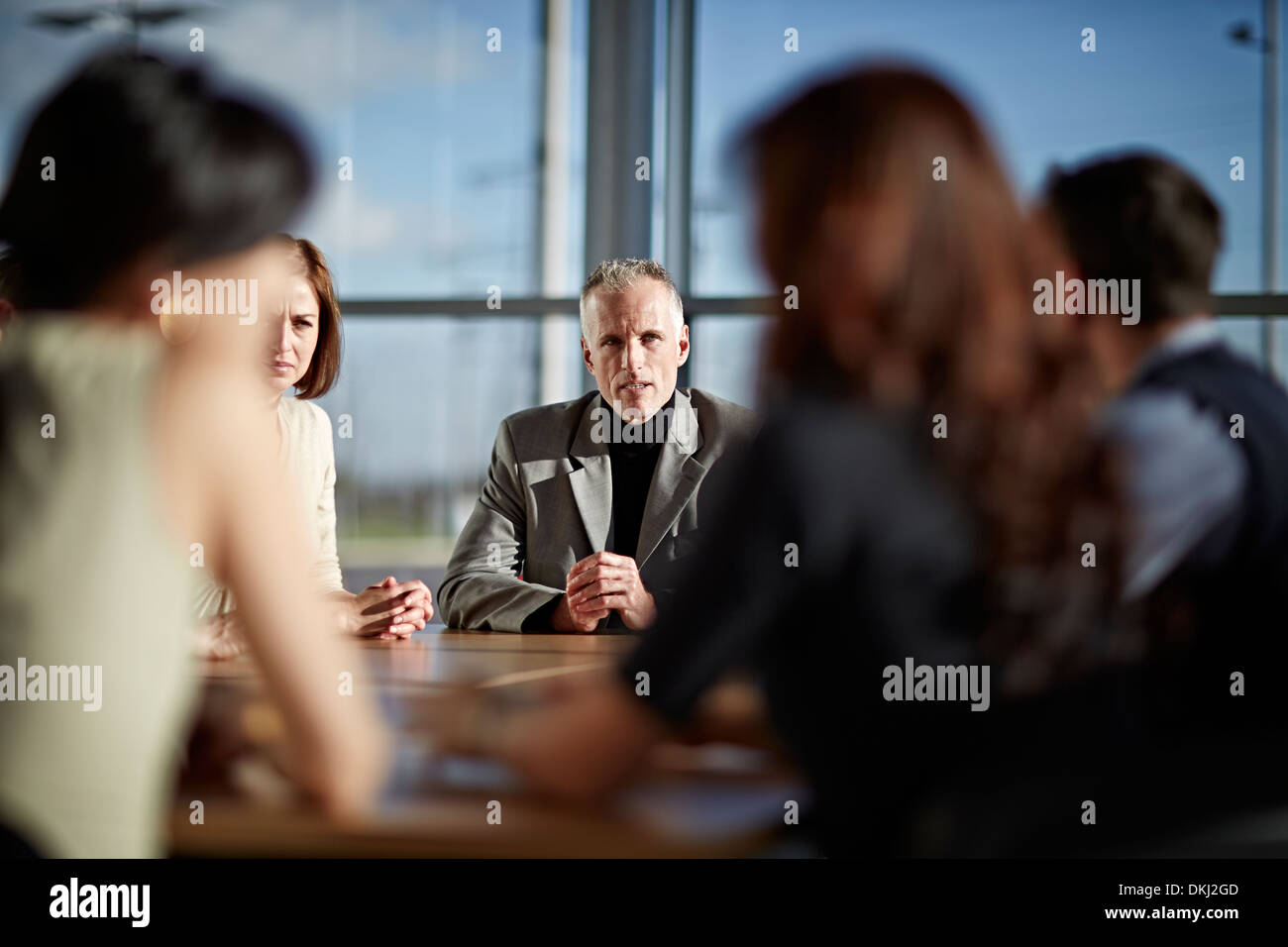 Business-Leute reden in treffen Stockfotografie - Alamy