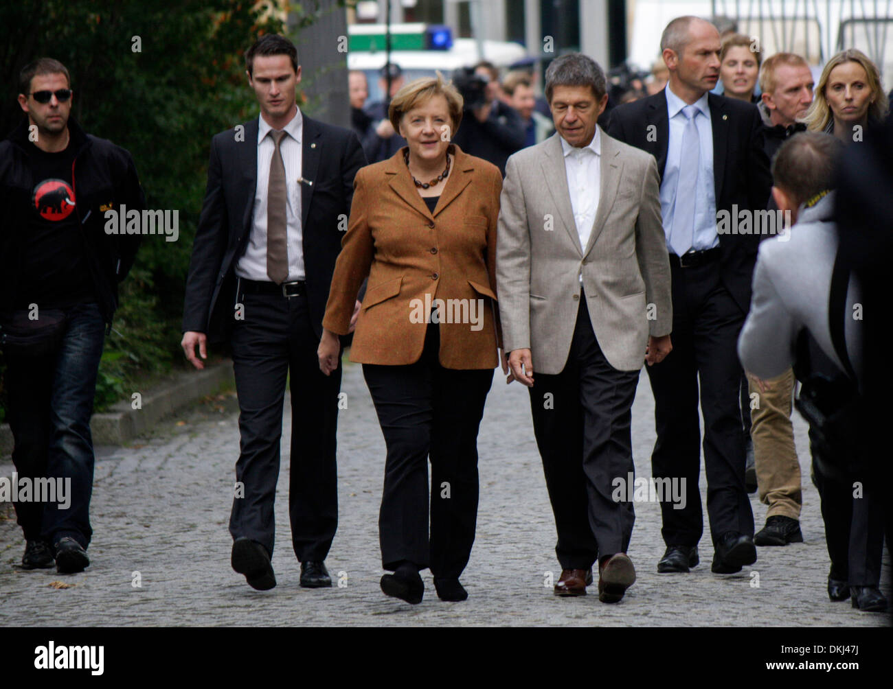 Bundeskanzlerin Angela Merkel mit Ehemann Joachim Sauer, am Tag der ...