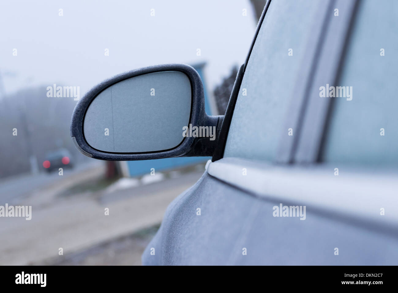 Frost covered car -Fotos und -Bildmaterial in hoher Auflösung – Alamy