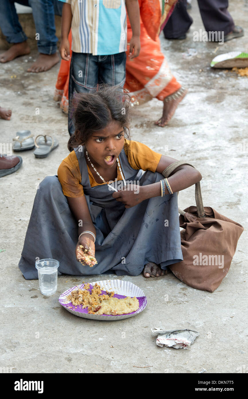 India hungry girl -Fotos und -Bildmaterial in hoher Auflösung – Alamy