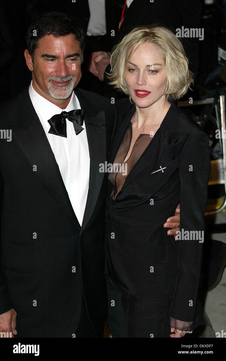 Stone phil bronstein actress husband a beverly hills -Fotos und ...