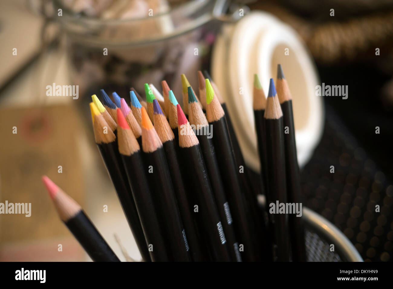 Farbstifte zeichnen -Fotos und -Bildmaterial in hoher Auflösung – Alamy