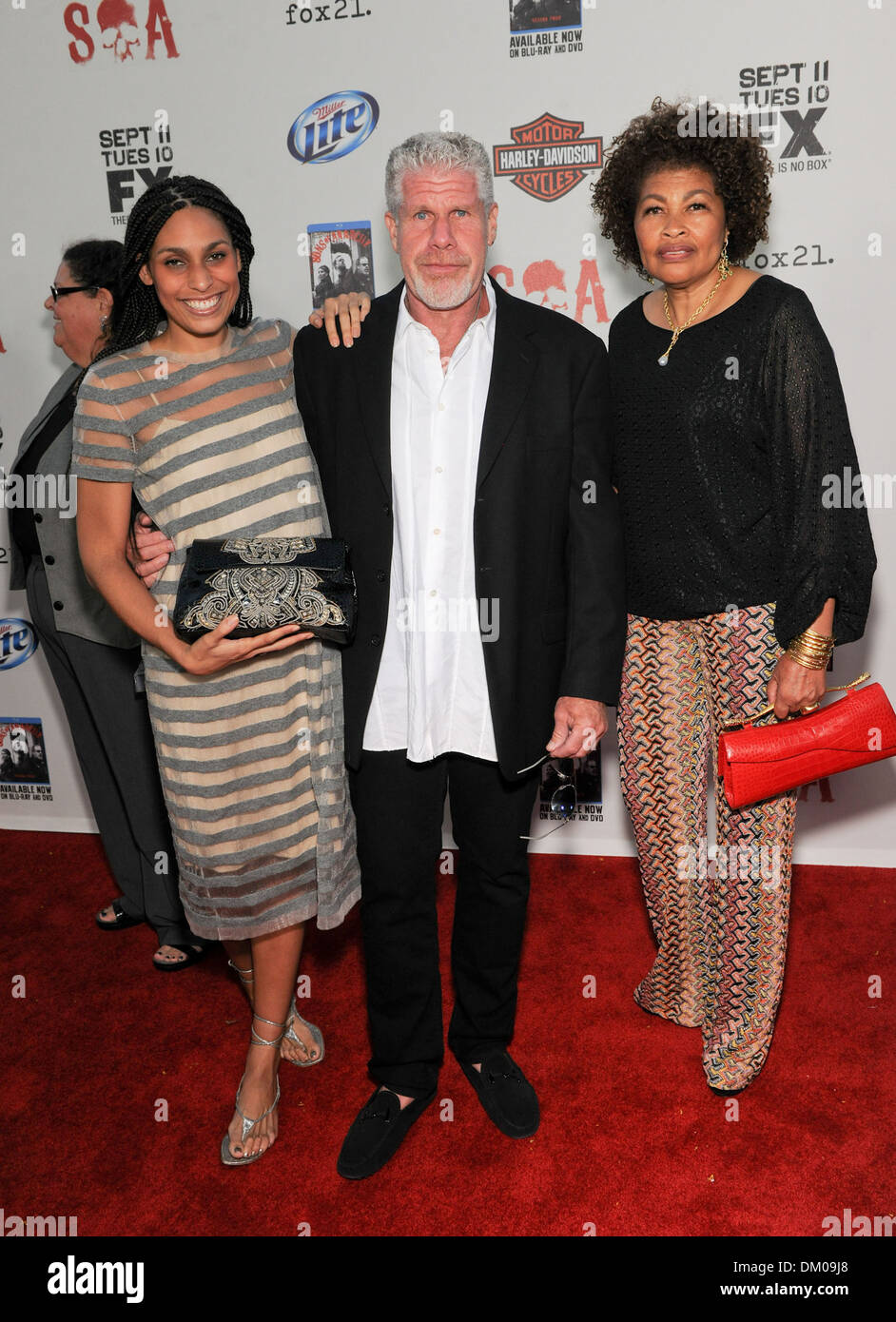 Ron perlman and family -Fotos und -Bildmaterial in hoher Auflösung – Alamy