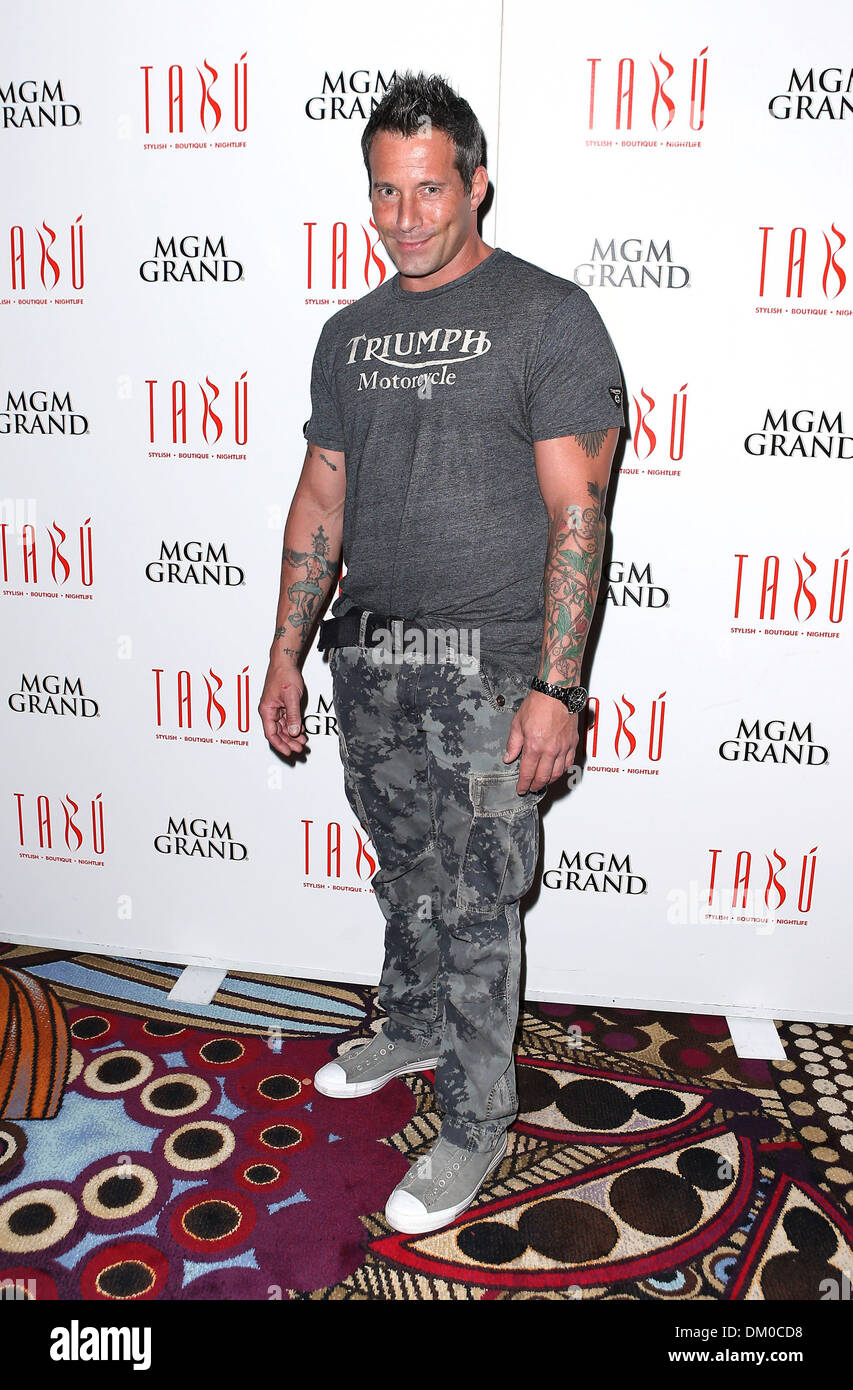 Johnny Messner Johnny Messner Fotos Und Bildmaterial In Hoher