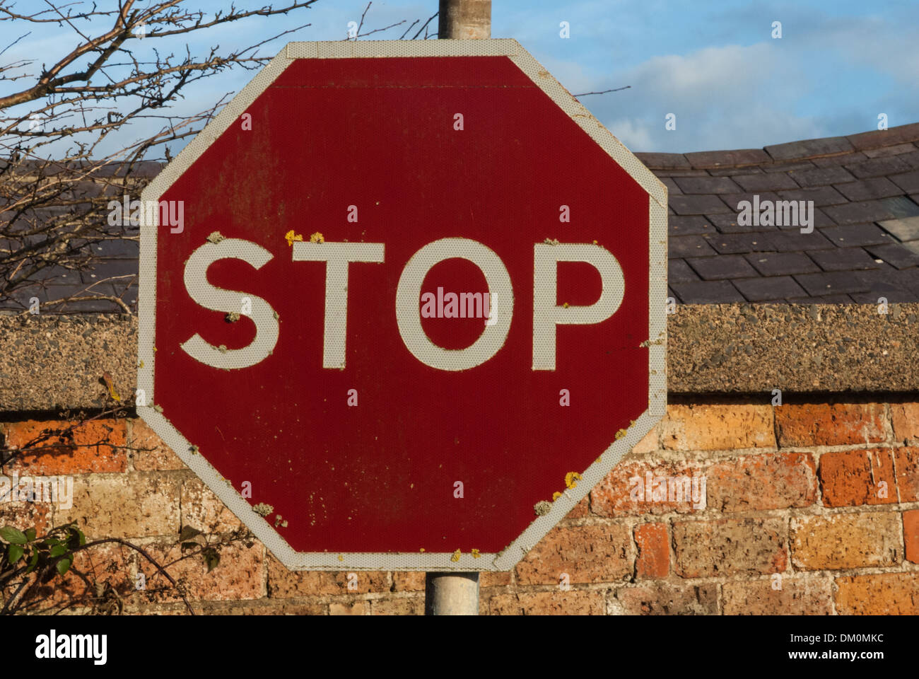 Verkehrszeichen stoppen -Fotos und -Bildmaterial in hoher Auflösung ...