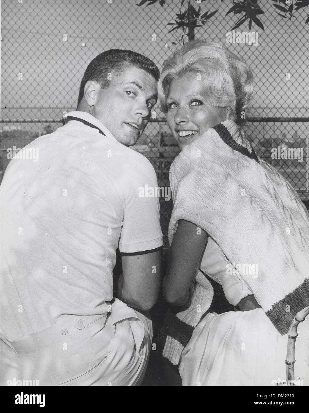 DWAYNE HICKMAN Cindy Robbins.The Tom Ewell zeigen bei Fred Griffith ...