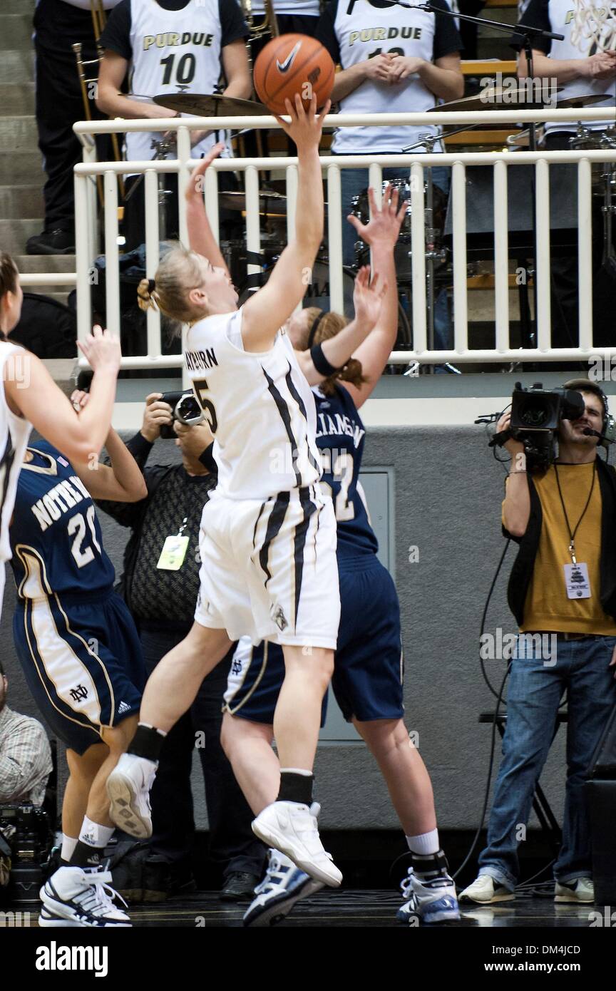 Notre Dame schlägt Purdue 79-75. (23) Melissa Lechlitner ...