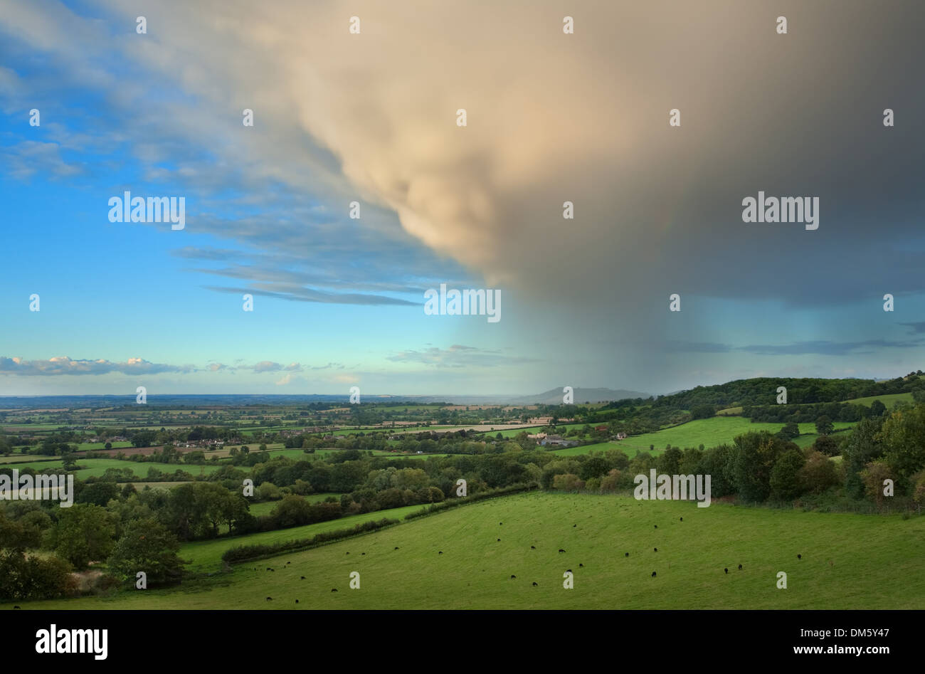 Regenwolken und ackerland -Fotos und -Bildmaterial in hoher Auflösung ...