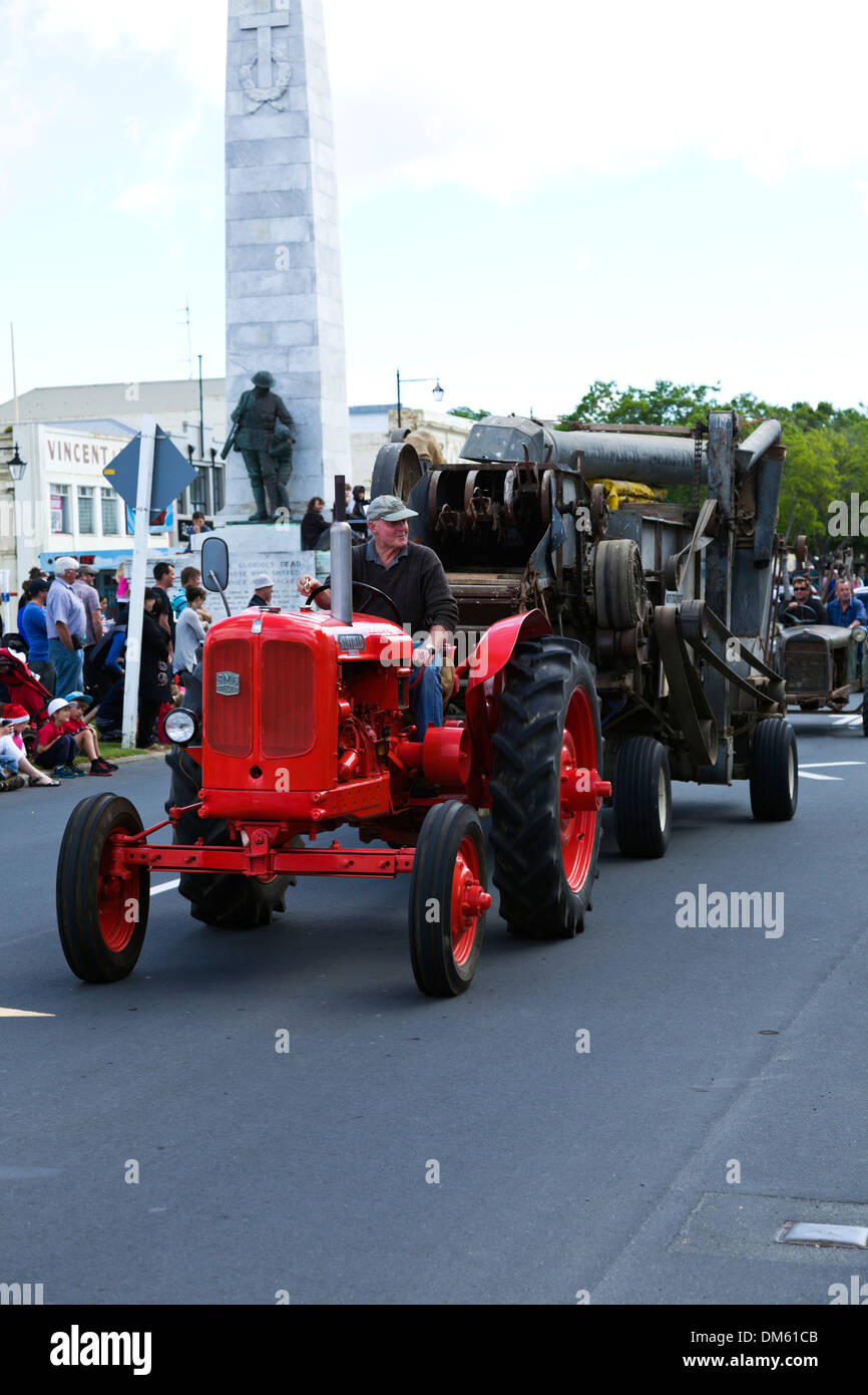 Jahrgang nuffield traktor -Fotos und -Bildmaterial in hoher Auflösung ...
