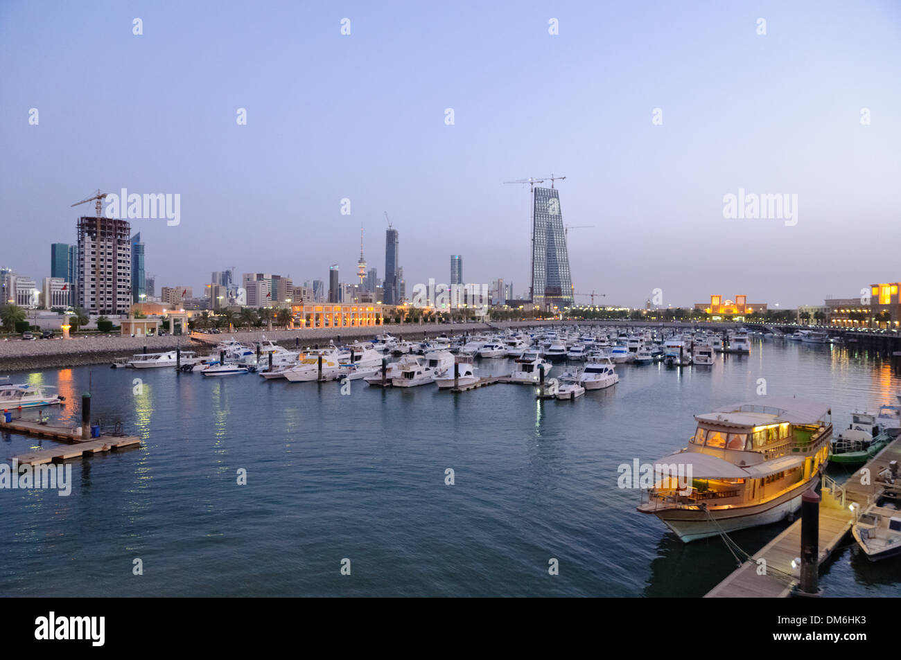 Water Towers Kuwait Stockfotos & Water Towers Kuwait Bilder - Seite 2 ...