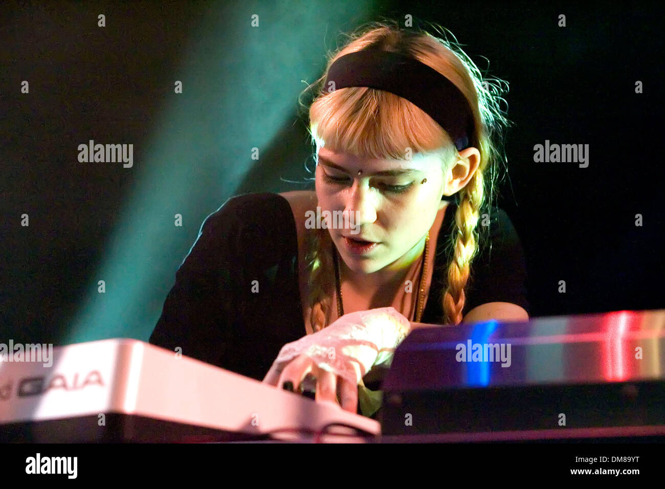 Grimes real name Claire Boucher erklingt in The Arches Glasgow ...