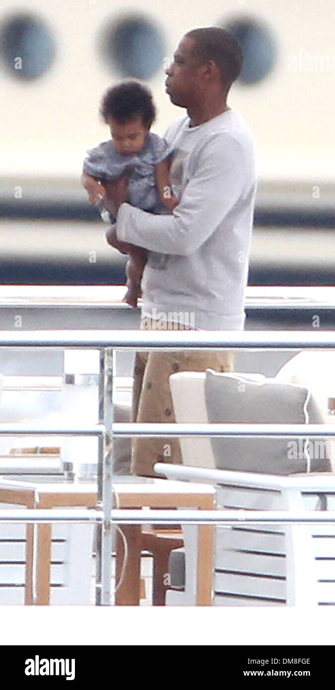 Beyonce und Ehemann Jay-Z mit ihrer sieben Monate alten Tochter Blue Ivy im Urlaub in ...