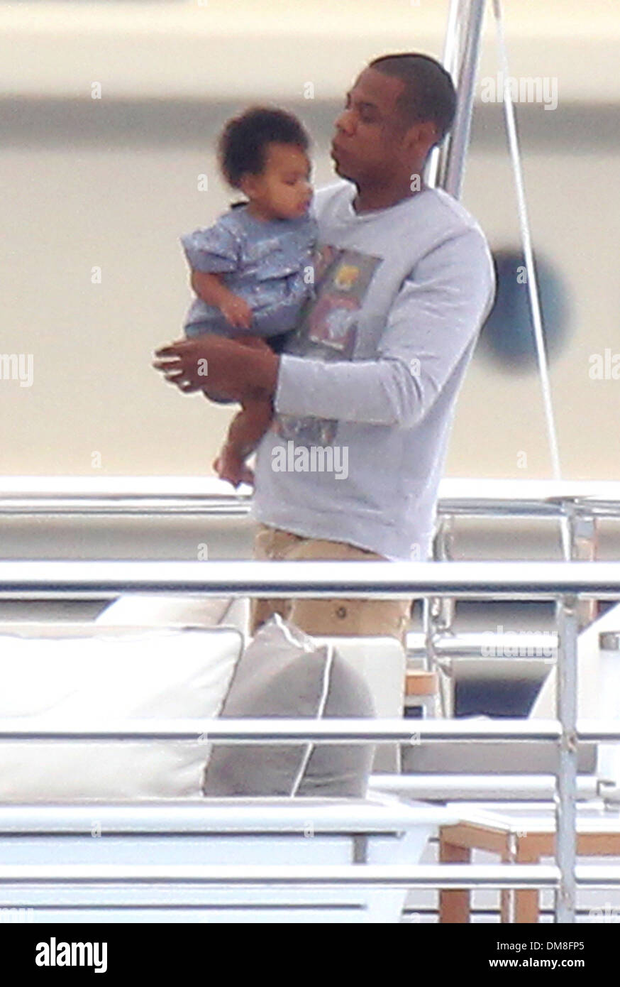 Beyonce und Ehemann Jay-Z mit ihrer sieben Monate alten Tochter Blue Ivy im Urlaub in ...
