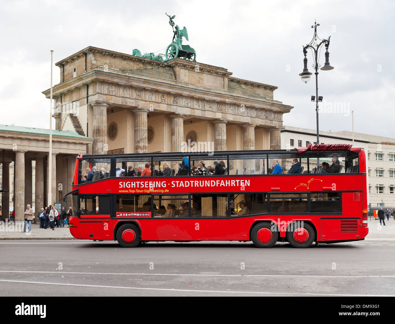Roter touristischer doppeldeckerbus -Fotos und -Bildmaterial in hoher ...