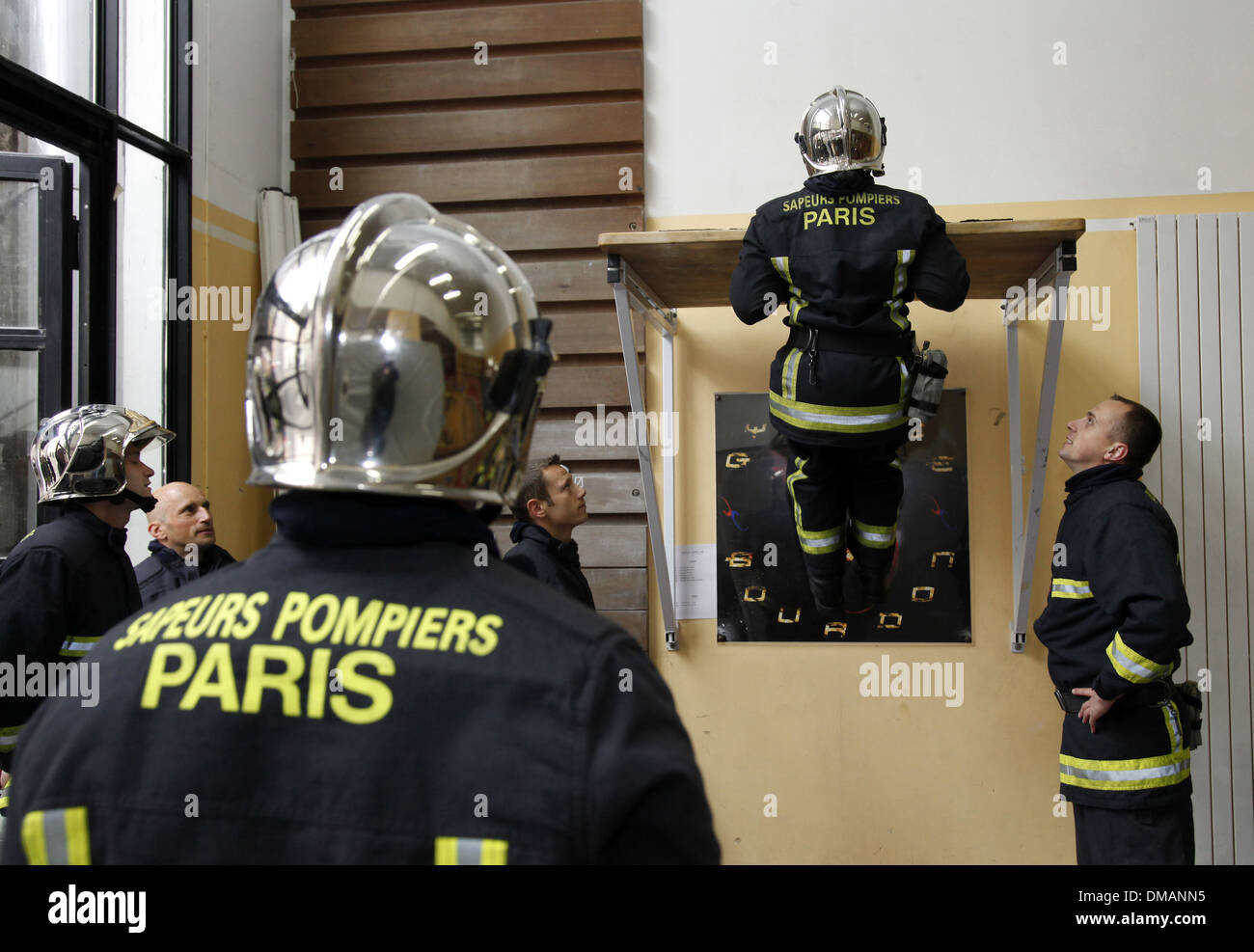Paris, 2012: Alltag von Paris Feuerwehr (brigade des Sapeurs-Pompiers de Paris - BSPP ...