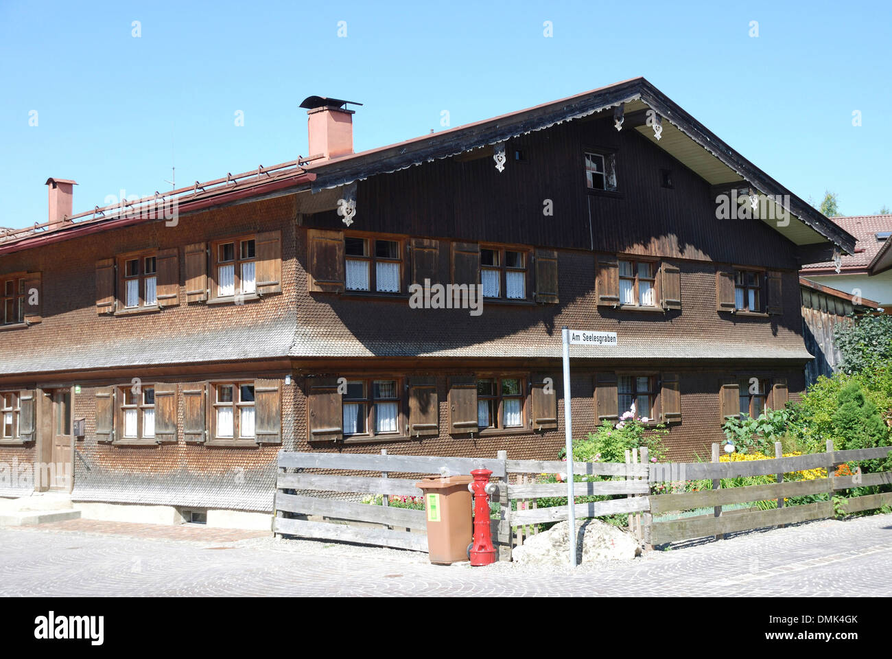Schindelfassade bauernhaus -Fotos und -Bildmaterial in hoher Auflösung – Alamy