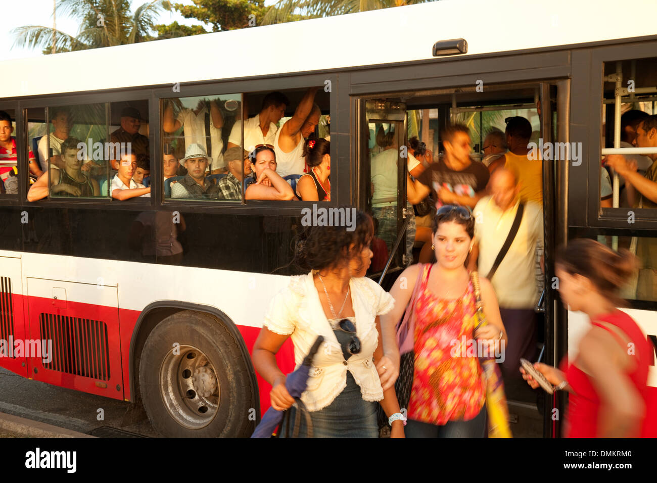 Cuban Bus Stockfotos und -bilder Kaufen - Alamy