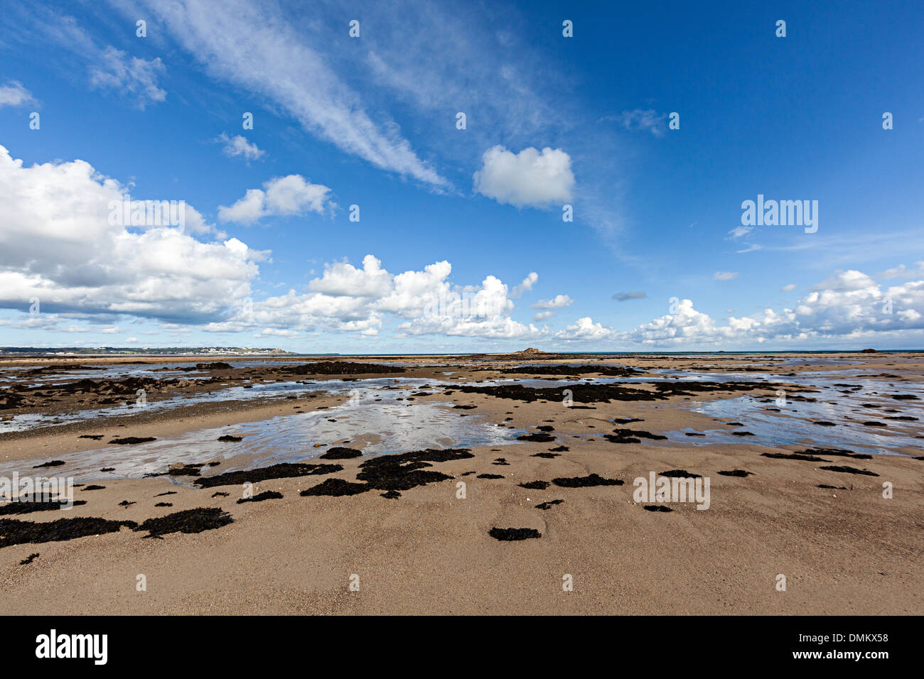 Englisch strand bei ebbe -Fotos und -Bildmaterial in hoher Auflösung ...