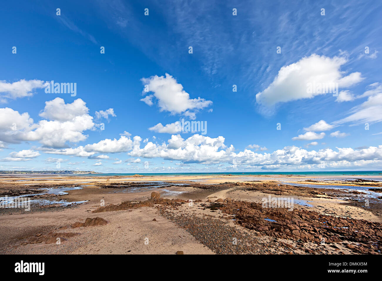 Englisch strand bei ebbe -Fotos und -Bildmaterial in hoher Auflösung ...