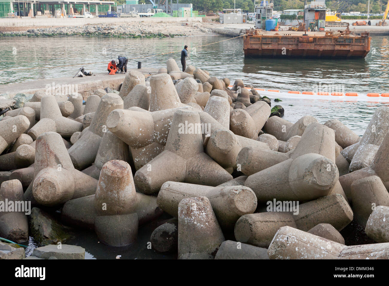 Tetrapoden Wellenbrecher Strukturen - Busan, Südkorea Stockfotografie - Alamy