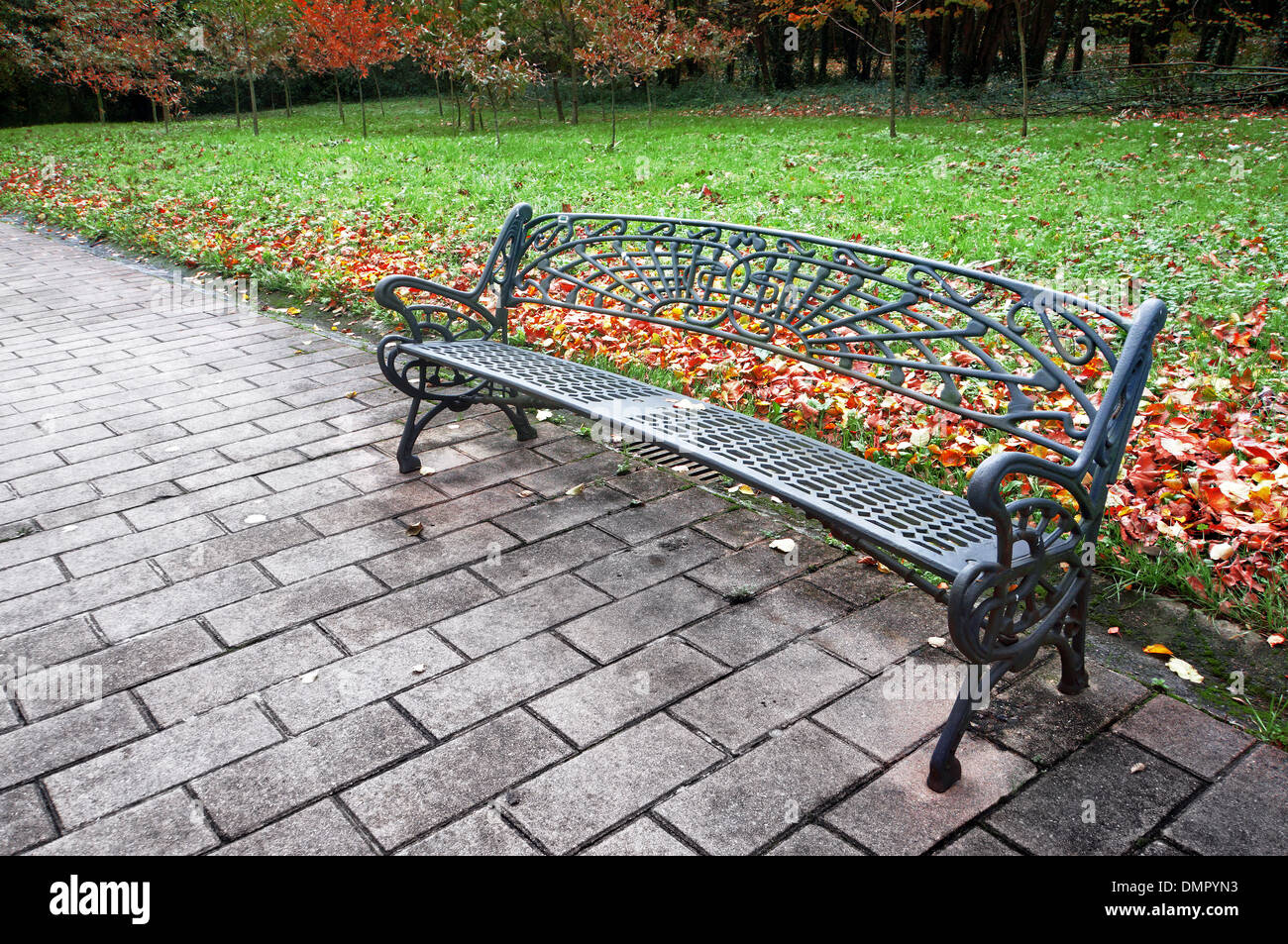 Pflastert pfad -Fotos und -Bildmaterial in hoher Auflösung – Alamy