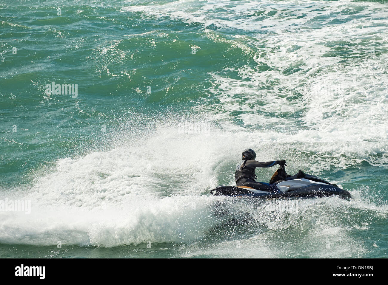 Jetski brighton strand -Fotos und -Bildmaterial in hoher Auflösung – Alamy