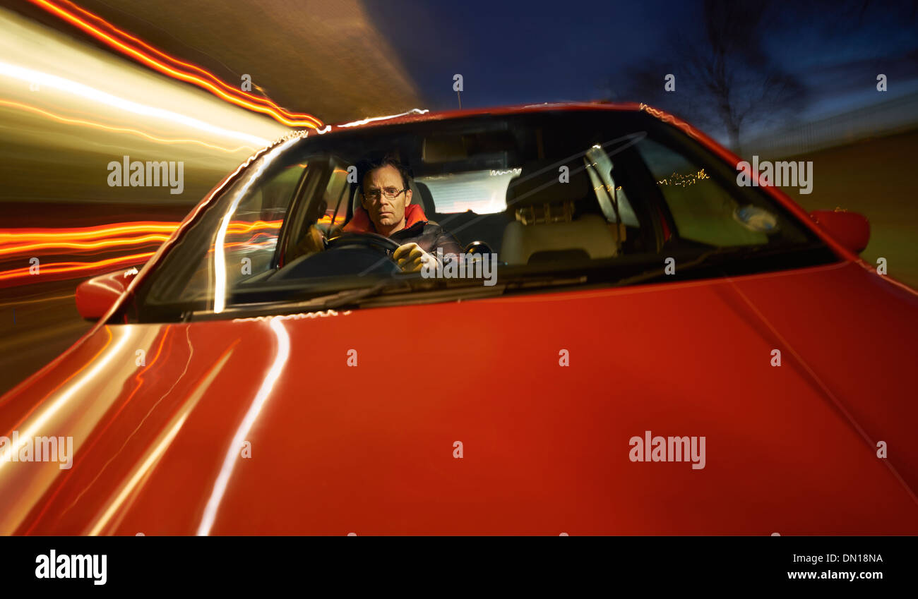 Autofahren in der nacht -Fotos und -Bildmaterial in hoher Auflösung – Alamy