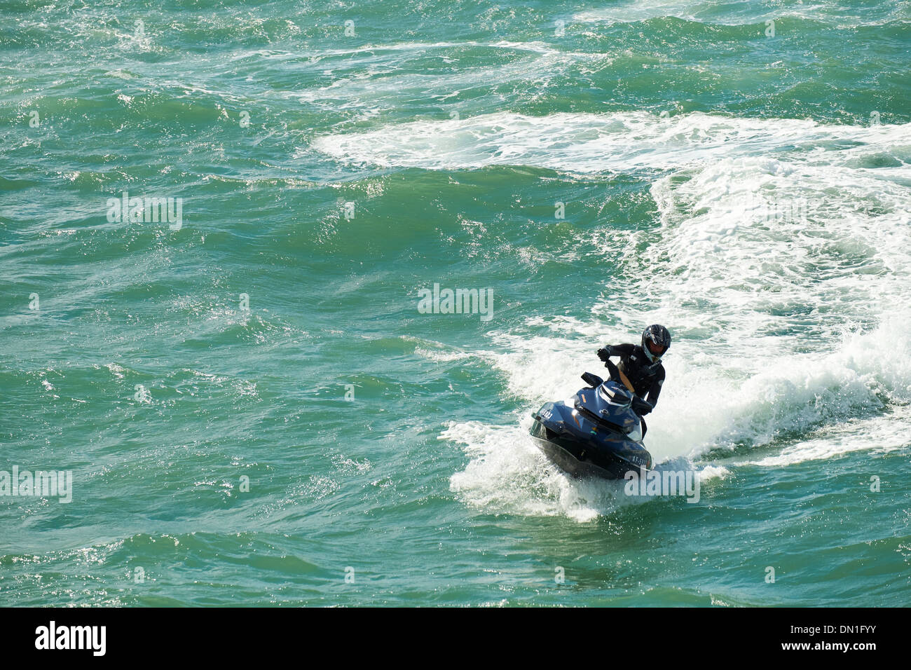 Jetski brighton strand -Fotos und -Bildmaterial in hoher Auflösung – Alamy