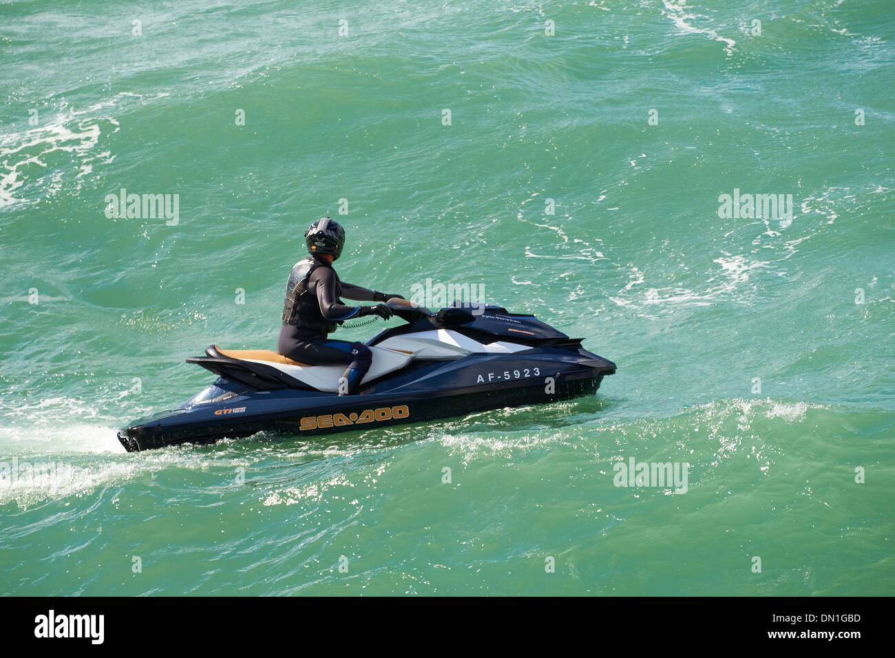 Skifahrer strand -Fotos und -Bildmaterial in hoher Auflösung – Alamy