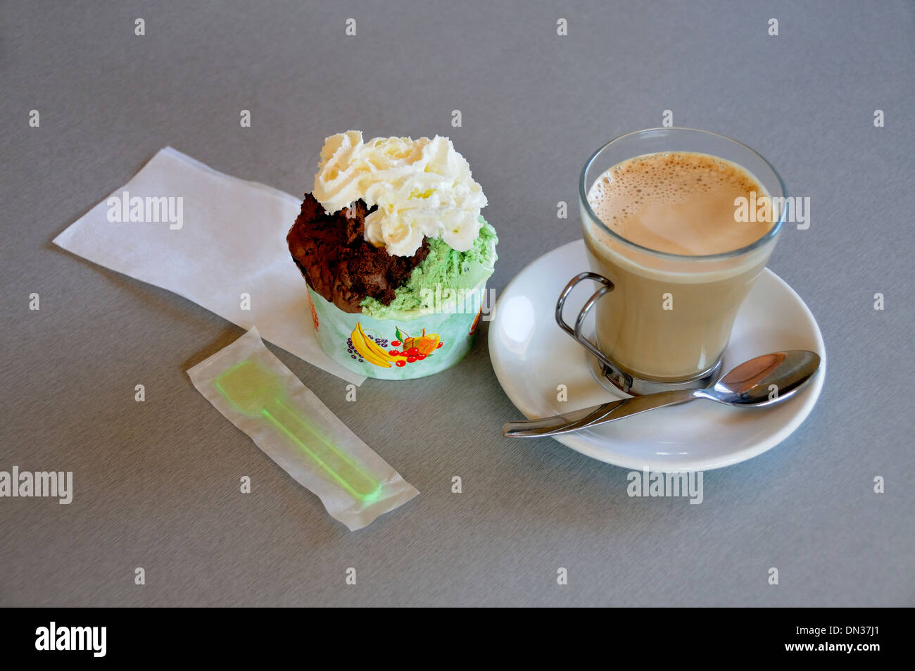Italienisches eis gelato -Fotos und -Bildmaterial in hoher Auflösung ...
