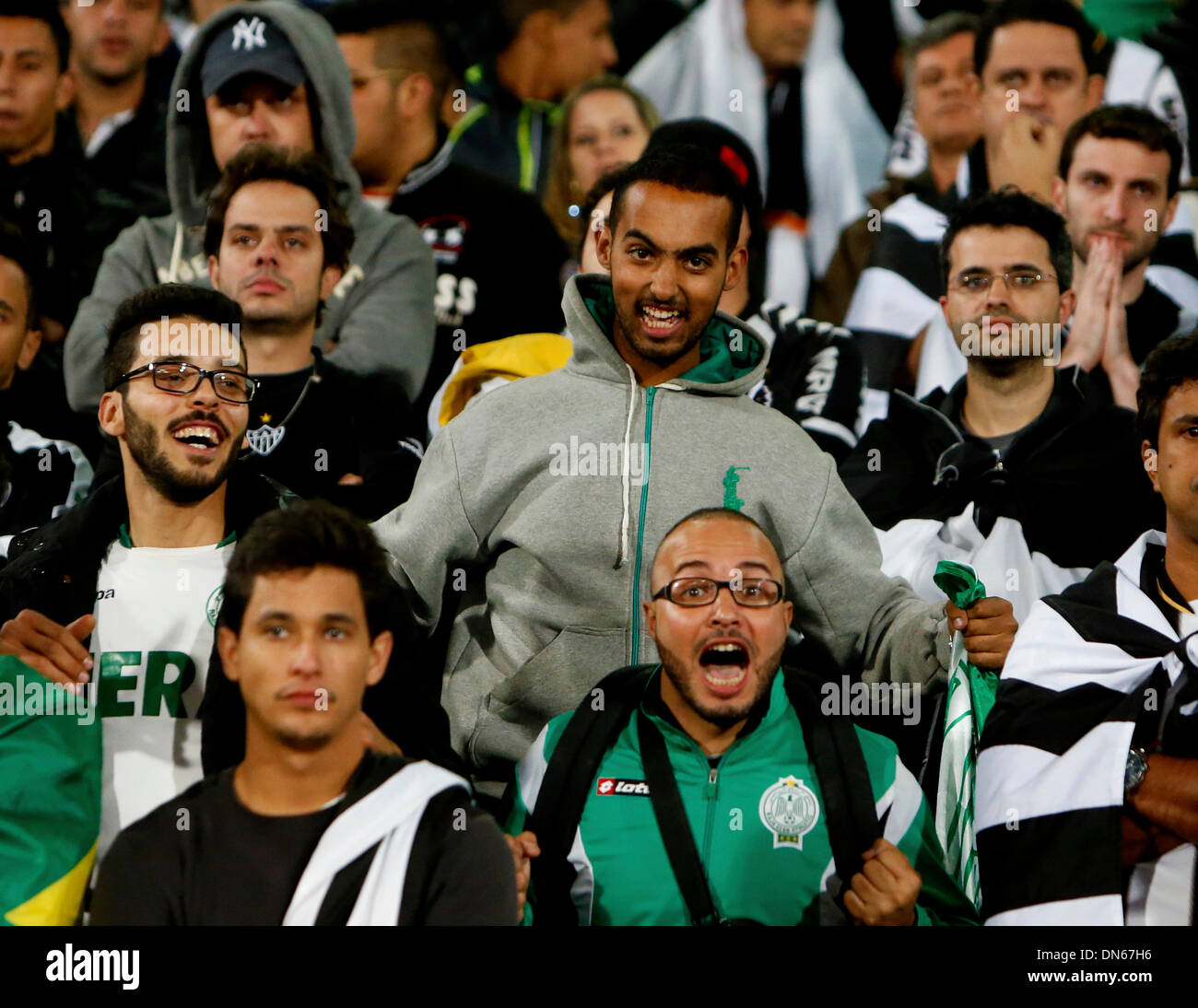 Marrakesch, Marokko. 18. Dezember 2013. Raja Casablanca fans fröhliche ...