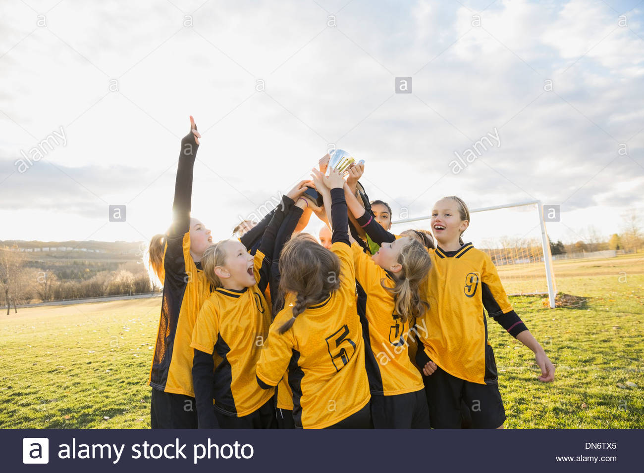 Fußball mädchen mannschaft -Fotos und -Bildmaterial in hoher Auflösung ...