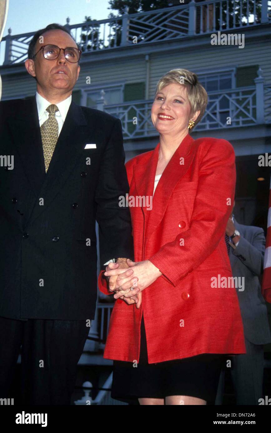 June 14, 1994 -Fotos und -Bildmaterial in hoher Auflösung – Alamy