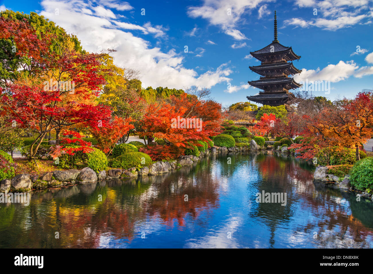 Um-Ji Pagode in Kyoto/Japan während der Herbst-Saison Stockfotografie ...