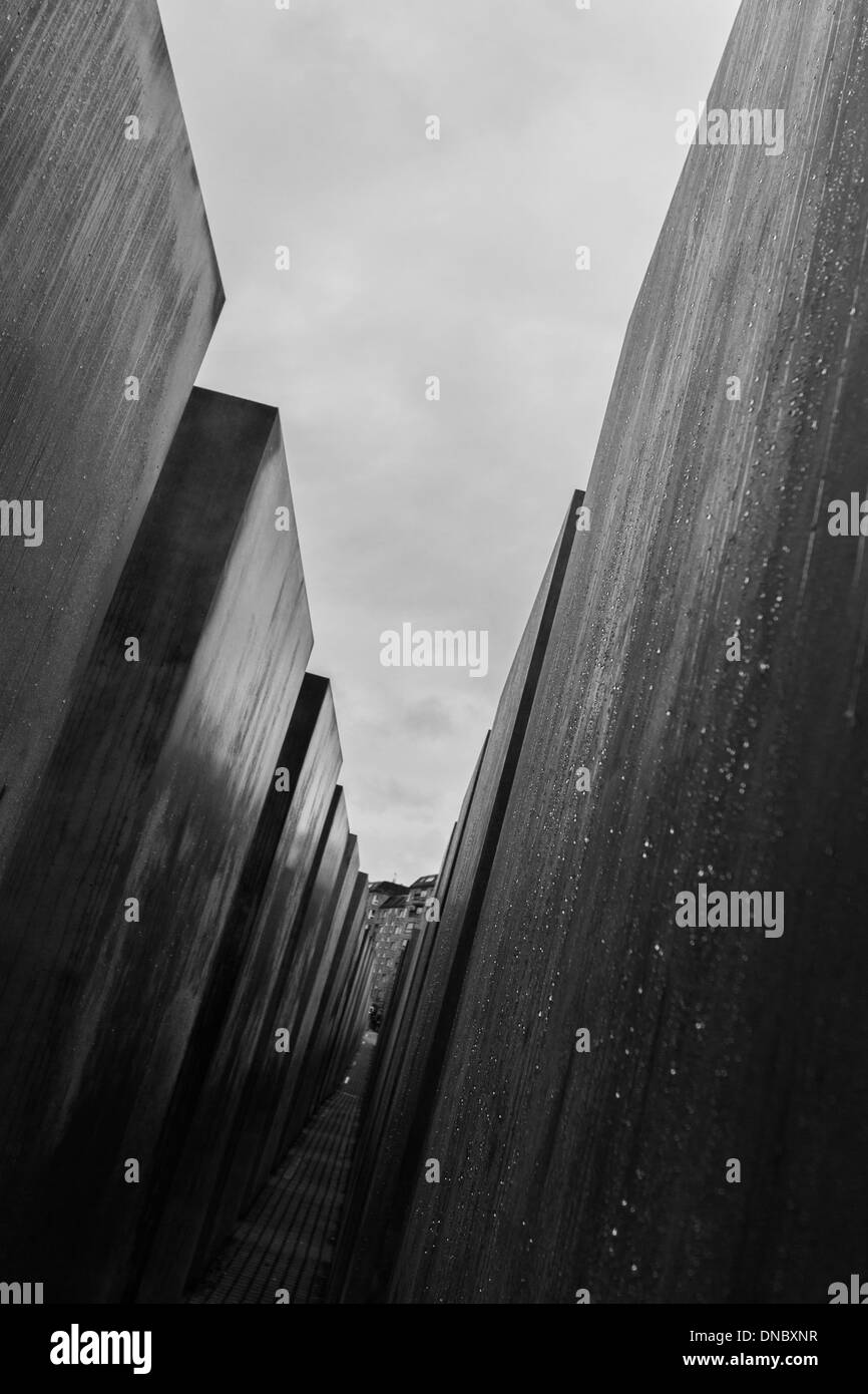 Holocaust mahnmal construction -Fotos und -Bildmaterial in hoher ...