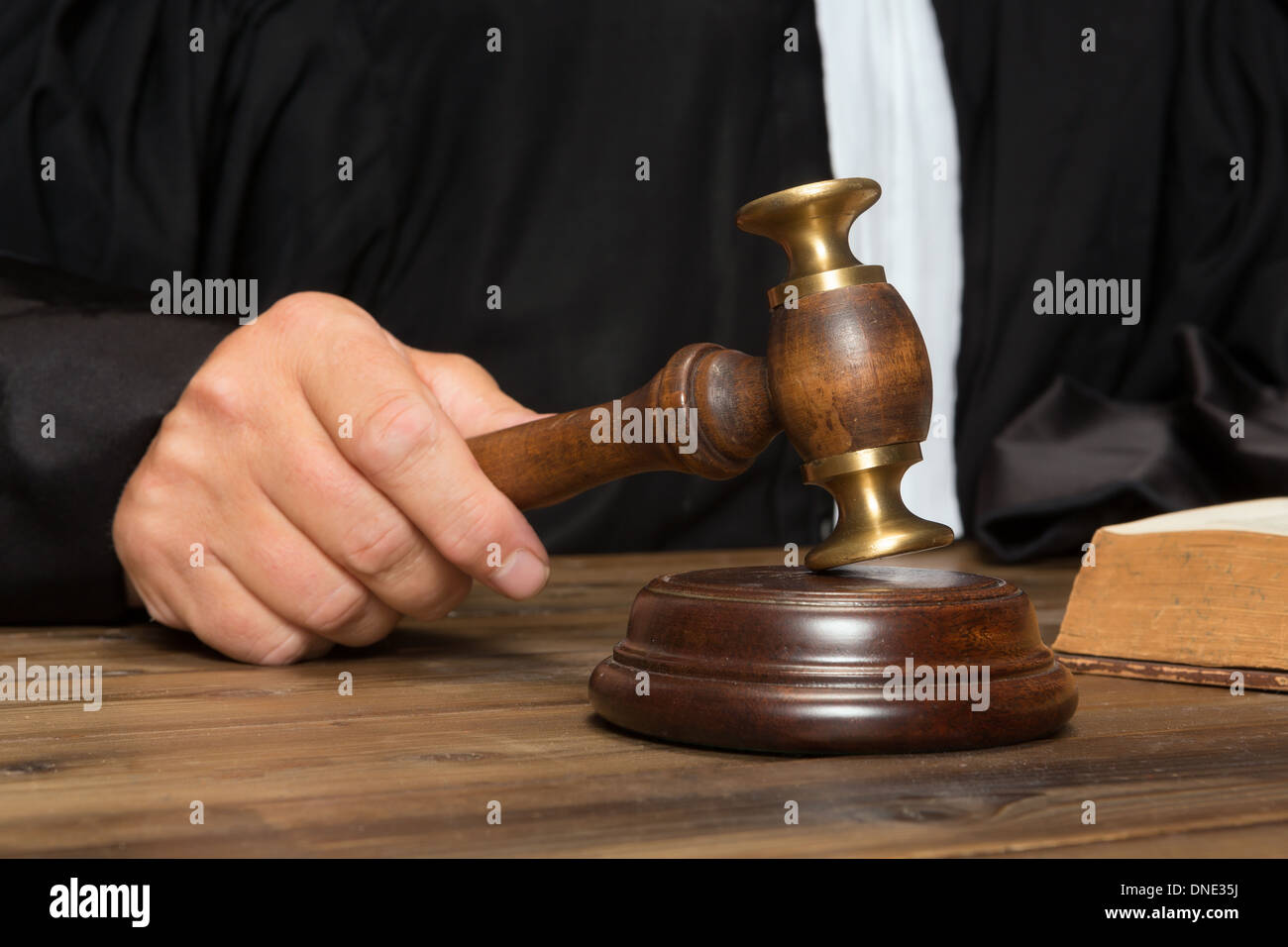 Richter robe -Fotos und -Bildmaterial in hoher Auflösung – Alamy