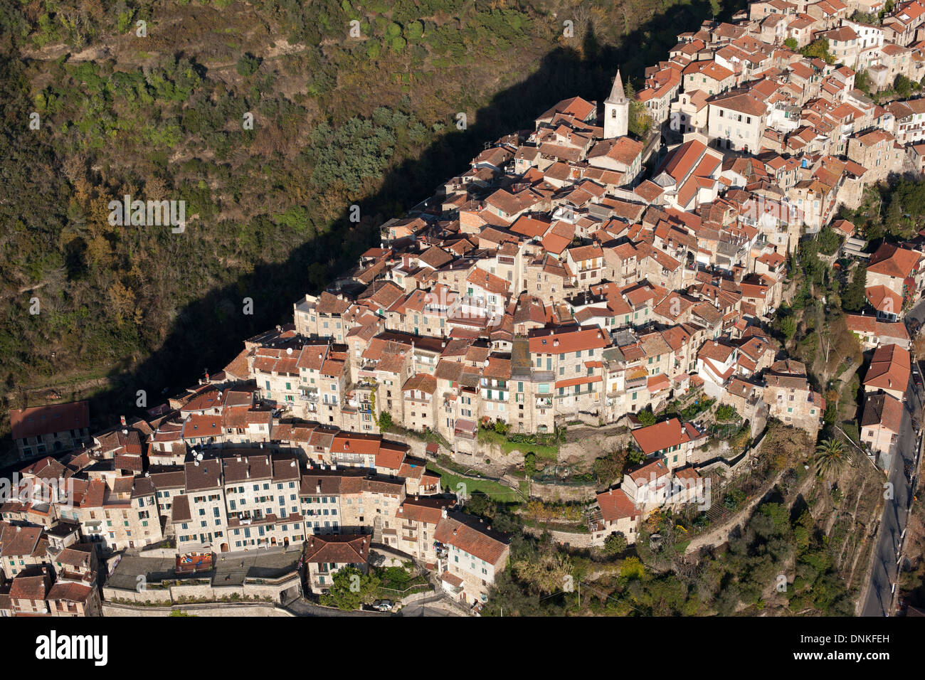 Villaggio medievale arroccato -Fotos und -Bildmaterial in hoher Auflösung – Alamy