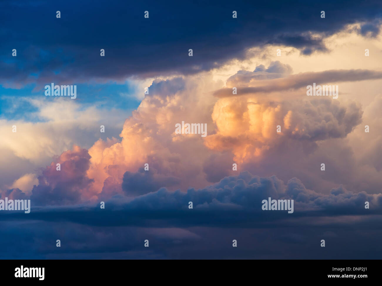 Wolke ewigkeit -Fotos und -Bildmaterial in hoher Auflösung – Alamy