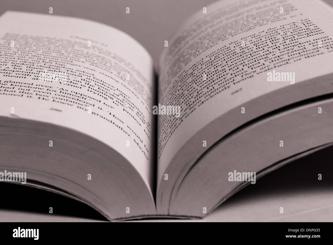 Offenes buch ausgeschnitten -Fotos und -Bildmaterial in hoher Auflösung ...