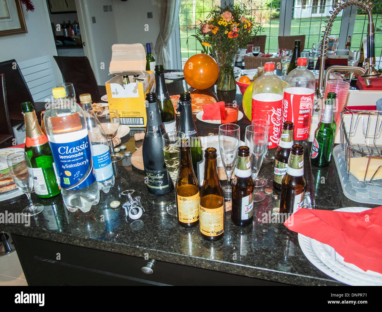 Schmutzige tassen -Fotos und -Bildmaterial in hoher Auflösung – Alamy