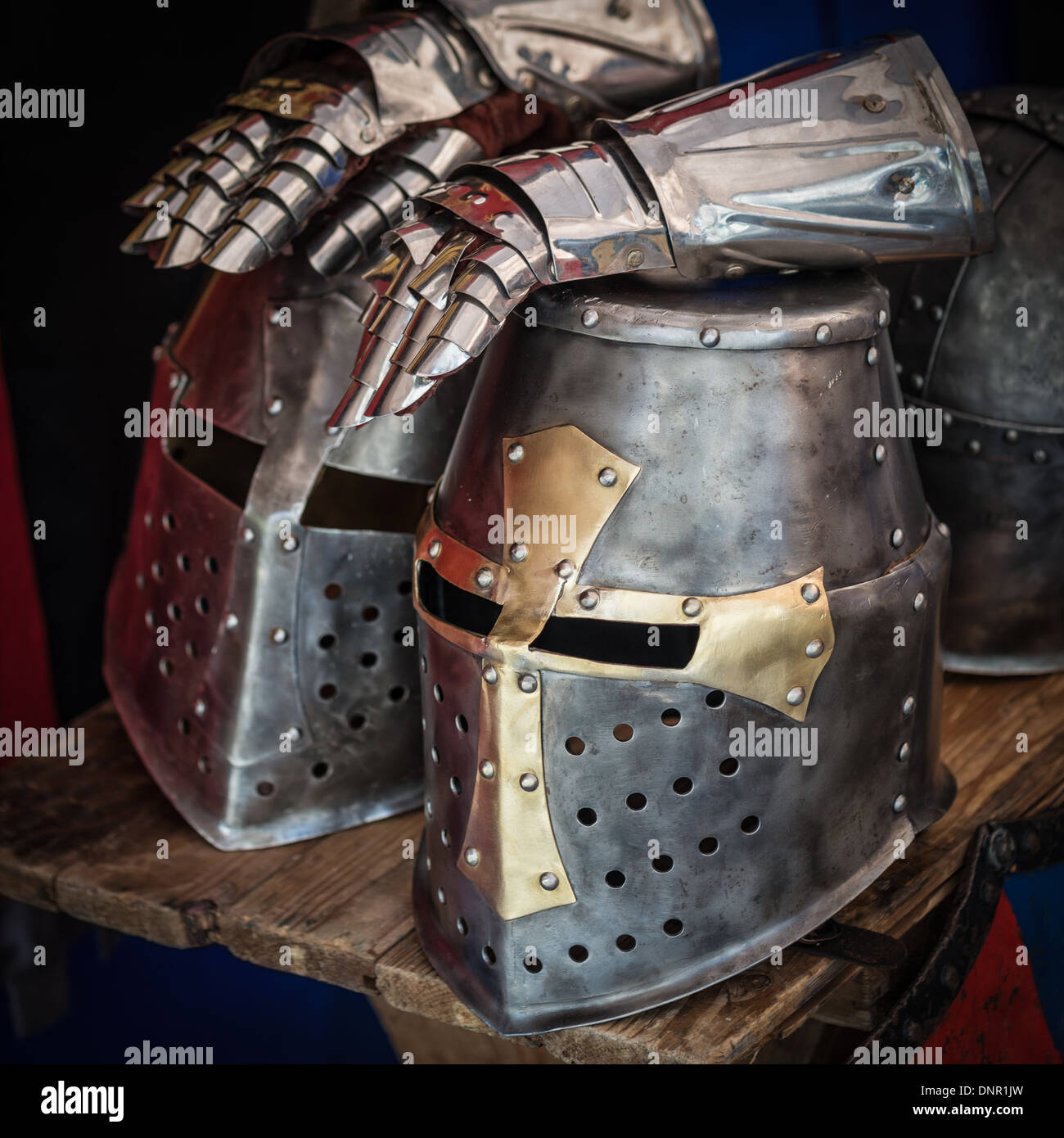 Medieval armor suit helmet -Fotos und -Bildmaterial in hoher Auflösung ...