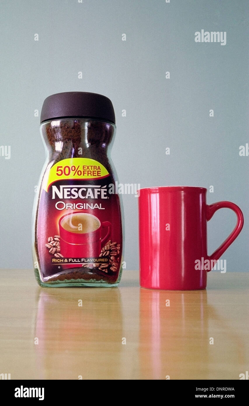 Nescafe instant coffee jar -Fotos und -Bildmaterial in hoher Auflösung ...