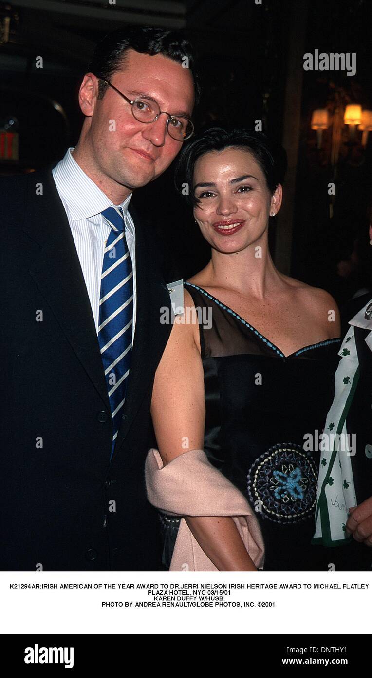 16. März 2001 - AMERICAN OF THE YEAR AWARD an Dr. K21294AR:IRISH. JERRI ...