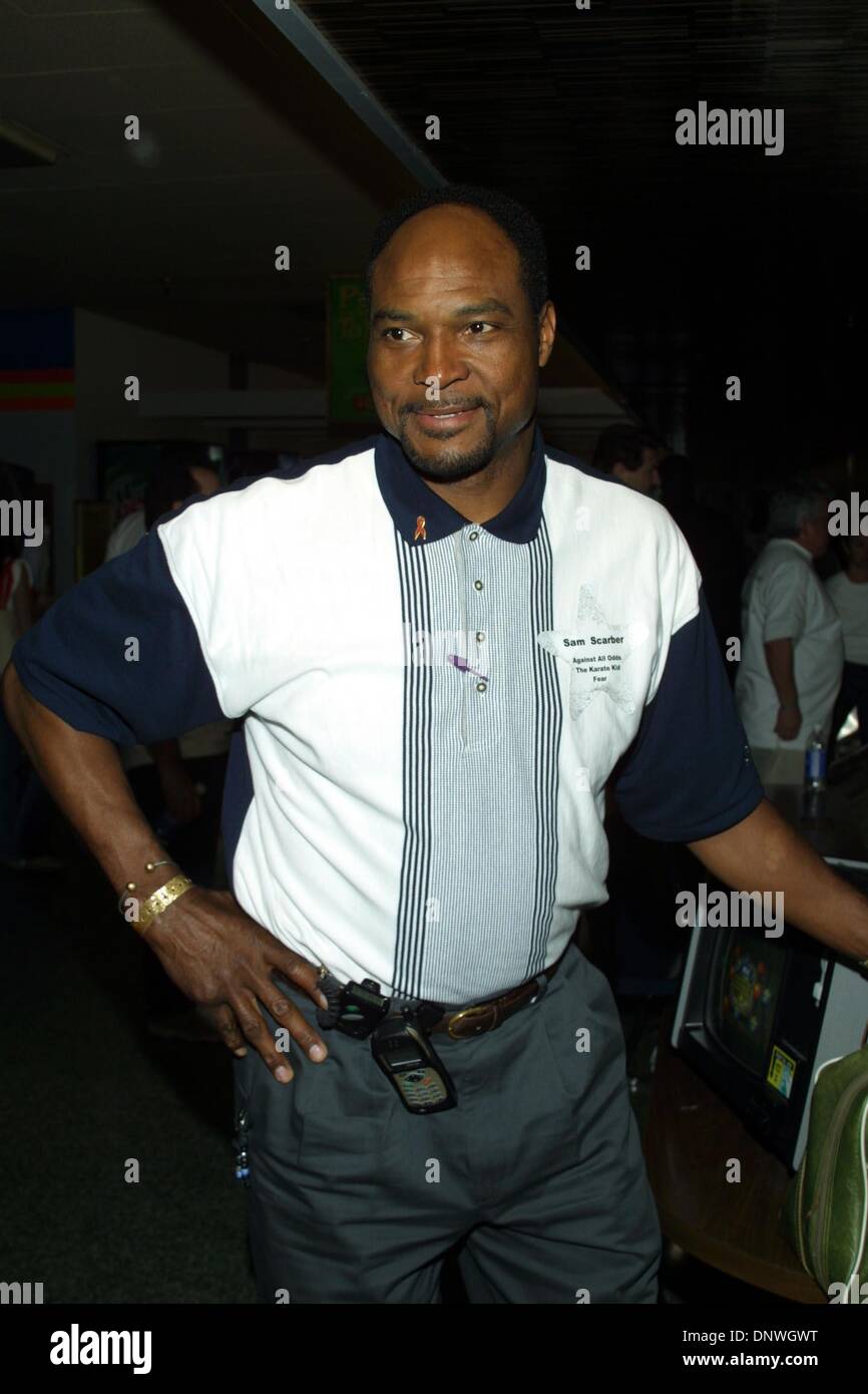 Promi bowling -Fotos und -Bildmaterial in hoher Auflösung – Alamy